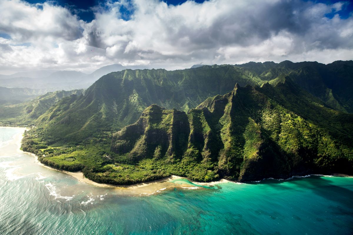 Hawaii transforms recycled plastic waste into roads